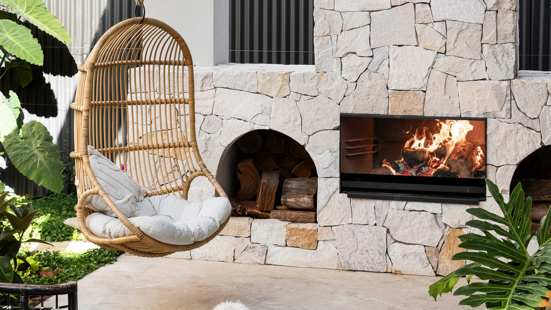 Goldsmith Street House: Escea Indoor Gas & Outdoor Wood Fireplaces